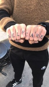 60+ Attractive Knuckle Tattoos for Men and Women - Veo Tag