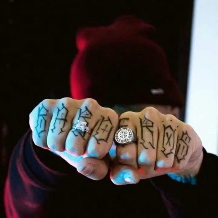 60+ Attractive Knuckle Tattoos for Men and Women - Veo Tag